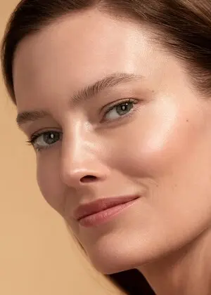 CHANTECAILLE Sheer Glow Gold Face Tint