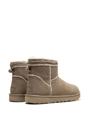 UGG Classic Mini Boots - Brown
