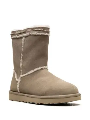 UGG Classic Boots - Brown