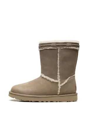 UGG Classic Boots - Brown