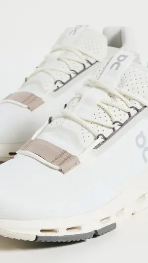 On Cloudnova 2 Sneakers - Ice/sand