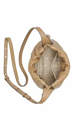 Dkny Channing Small Drawstring Bag - Cappucino