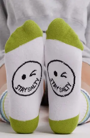 FRIDAY FEELIN’ Stay Salty Crew Socks