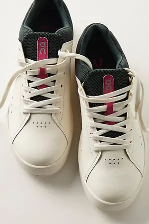 On On Roger Advantage Tennis Sneakers Ivory/pink