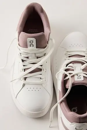 On Roger Advantage Sneakers - White/heron