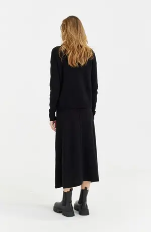 Chinti & Parker Wool Cashmere Blend V-neck Collared Sweater - Black