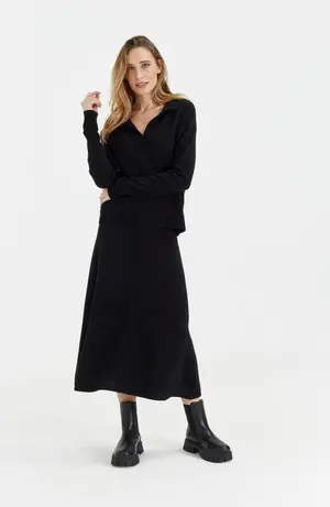Chinti & Parker Wool Cashmere Blend V-neck Collared Sweater - Black