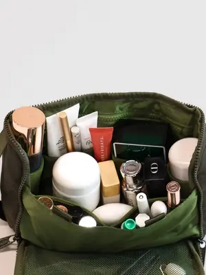 AUGUSTNOA Dopp Kit - Olive Green