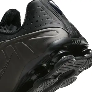 Nike Shox R4 Sneakers - Black