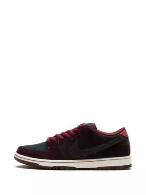 Nike X Riot Skateshop Sb Dunk Low Sneakers - Red