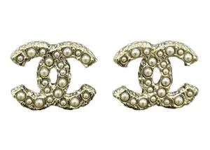 Chanel Pearl And Cc Logo Earrings - Gold/pearly White/crystal