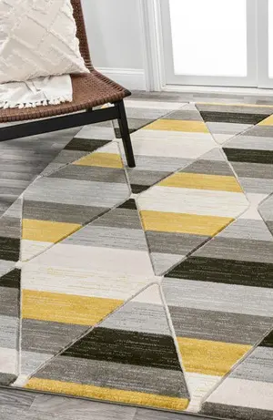 JONATHAN Y Kehoe Retro Diamonds Geometric Area Rug - Yellow/gray/cream