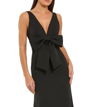 Mac Duggal Crepe Sleeveless V-neck Column Gown With Bow - Black