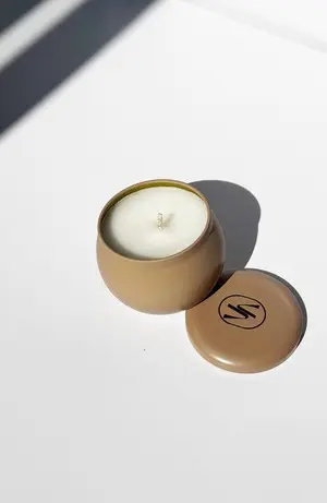 VILLA ABURI Mini Scented Travel Candle With Cotton Wick In Savannah Daze - Soft White
