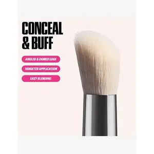 HUDA BEAUTY Undereye Buff Brush