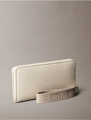 Calvin Klein Ultralight Wristlet - Chateau