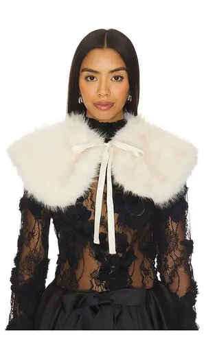 AKNVAS Faux Fur Collar - White
