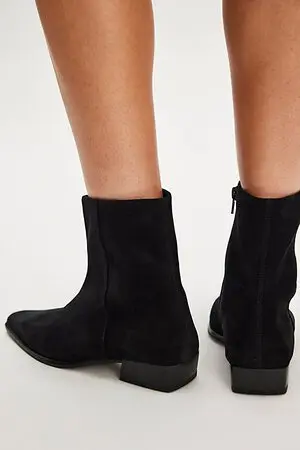 VAGABOND SHOEMAKERS Nella Ankle Boots - Black