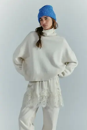 Women's White Turtleneck Sweaters