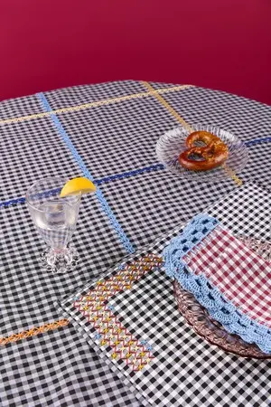 CASA EDEL Cuadritos Cadena Tablecloth