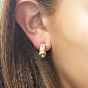 THE LOVERY FINE JEWELRY Fluted C-hoop Earrings
