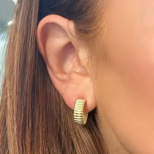 THE LOVERY FINE JEWELRY Fluted C-hoop Earrings