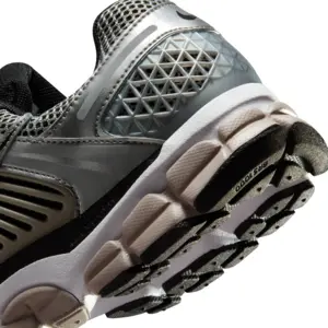 Nike Zoom Vomero 5 Sneakers - Grey