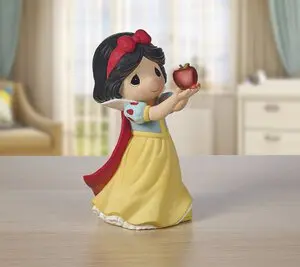 PRECIOUS MOMENTS Disney Snow White With Apple F Igurine - One-color