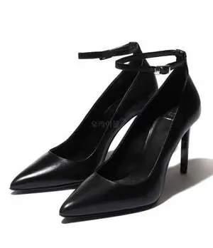 Ami Mid Heel Pumps