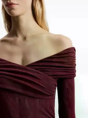 12 STOREEZ Off-shoulder Top - Red