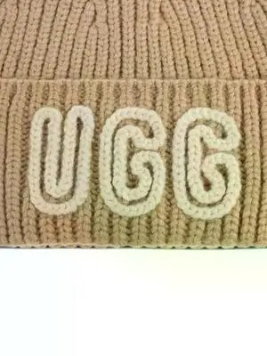 UGG Ribbed Logo Beanie - Neutrals