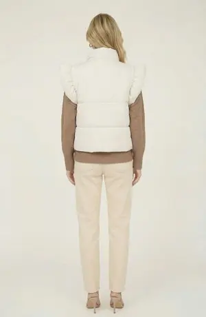 MODENAIRE Ruffle Shoulder Puffer Vest
