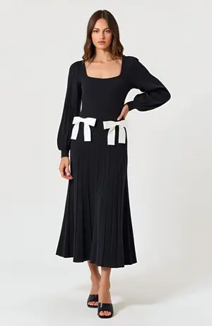 Modenaire Square Neck Day Dresses