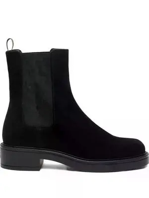 STUART WEITZMAN Celia Chelsea Boots