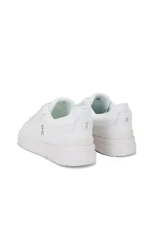 On The Roger Advantage Sneakers - White