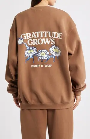 THE MAYFAIR GROUP Gratitude Grows Graphic Sweatshirt