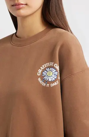 THE MAYFAIR GROUP Gratitude Grows Graphic Sweatshirt