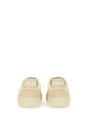 VEJA V-90 Sneaker