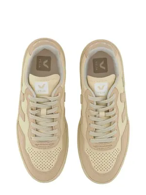 VEJA V-90 Sneaker