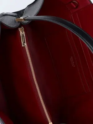 FERRAGAMO Medium Hug Soft Bag - Black