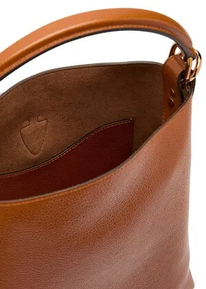 TOD'S T-plaque Grained Leather Top Handle Bag - Tan