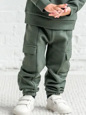 KENDI Dallis Fleece Cargo Sweatpants - Pine
