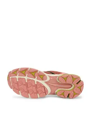 Saucony Saucony X Jae Tips Progrid Triumph 4 Sneakers Peach & Leaf