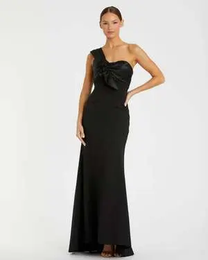 Black One Shoulder Gowns