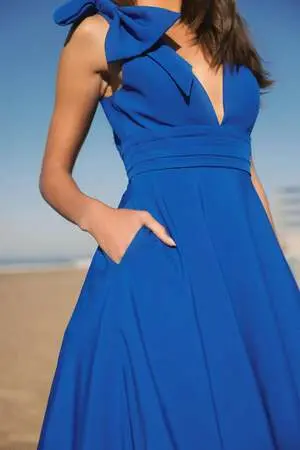 Mac Duggal Sleeveless Plunge Neck Ball Gown With Bow - Blue