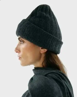 Almada Label Cashmere Beanie