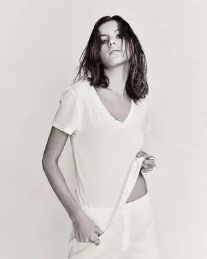 Eterne V-neck T-shirt