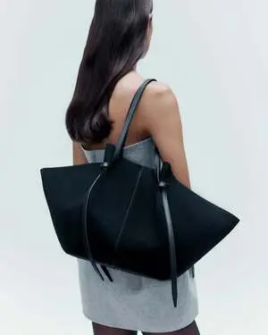 Yuzefi Large Mochi Shoulder Bag - Black