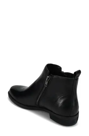 Vaneli Risy Bootie - Black