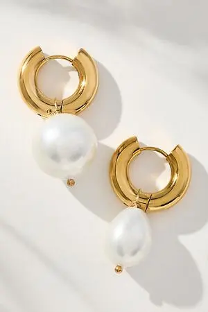 Timeless Pearly Drop Earrings